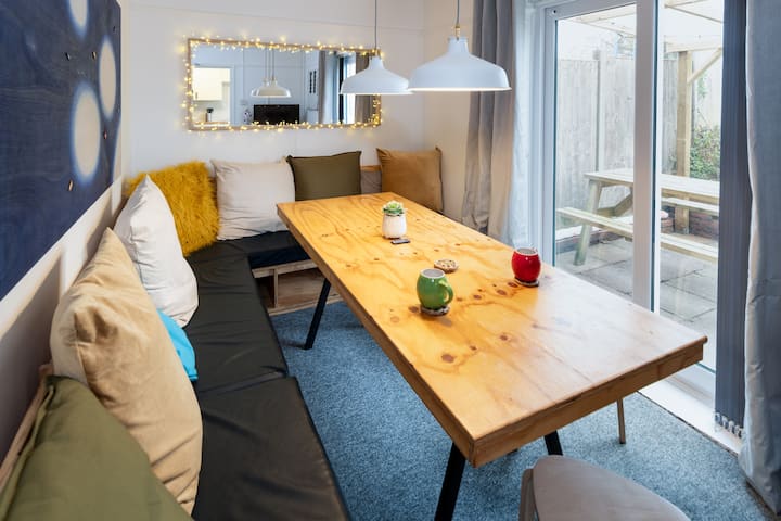 Chic | Conveniently Located | Parking | Sleeps 7 - Bristol