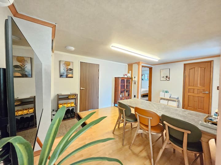 [망4] (망원역/홍대입구) 망원역 도보10분 방4개 욕실2개 4층 엘리베이터 있음 - Seoul