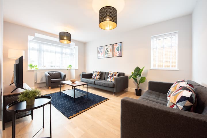 3 Bed 2.5 Bath Detached House,parking,pet Friendly - Harwich