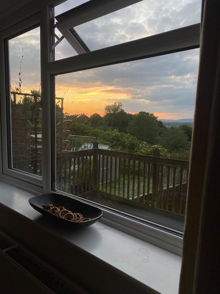 The View Room At The Hummingbird - Glastonbury