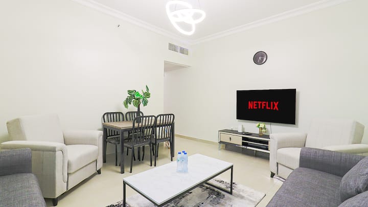 Family-friendly 1 Bedroom | Stylish Creekfront - Ajman