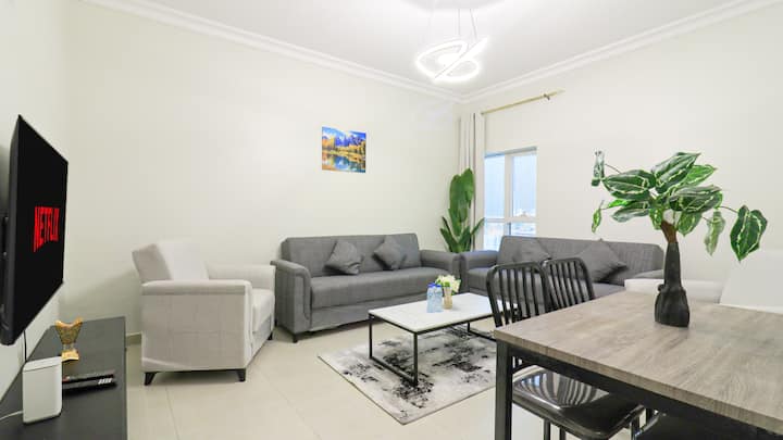 Lumé 1 Bedroom | Stylish Creekfront - Ajman