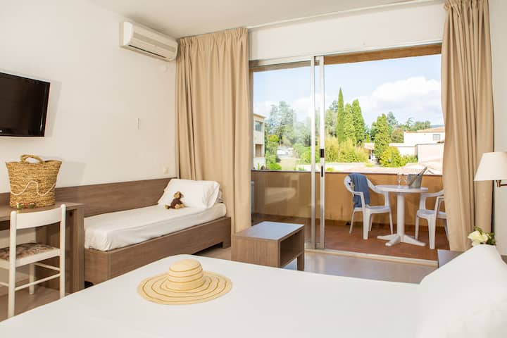 Habitación Superior Terraza 2 Adulto 1 Niño-ad - Tossa de Mar