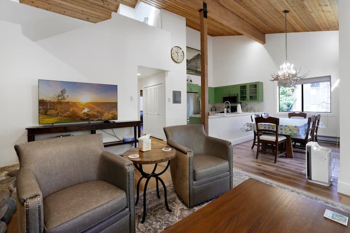 High End Ketchum Condo Next To Bald Mt. - Sun Valley, ID