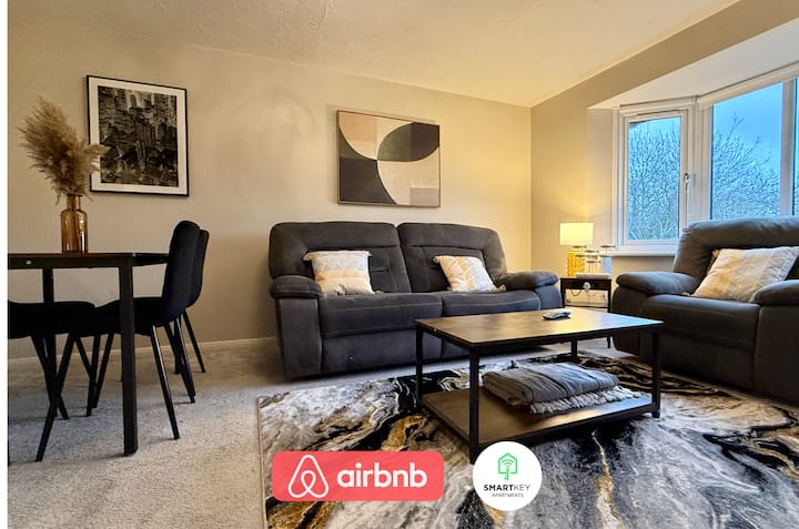 Modern2-bed W/parking & Wi-fi - Woking