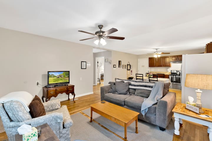 Happy Hillside Home - Alabama