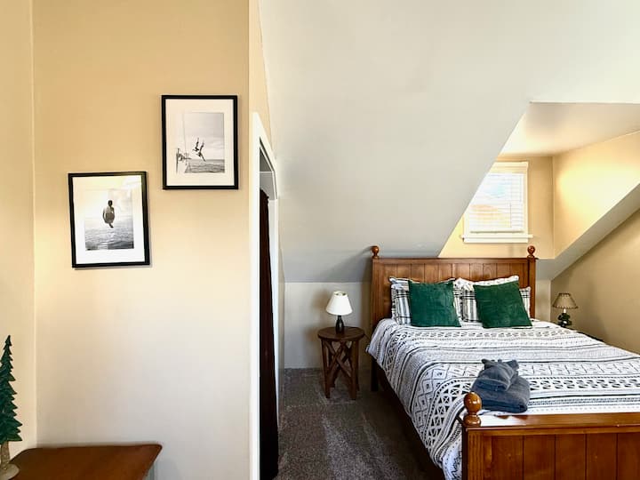 Bear Hug Cabin- Quiet! Centrally Located! - ビッグ・ベアー・レイク, CA