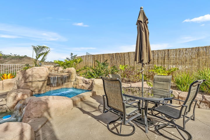 Ocean View Oasis: Relaxing Pool & Jacuzzi Retreat - San Clemente, CA