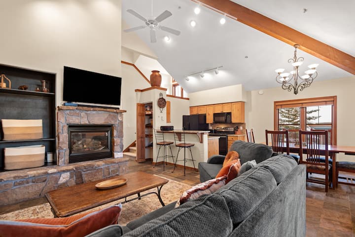 New! Ski In/out At Snowflake Lift; Hot Tub! - Breckenridge, CO