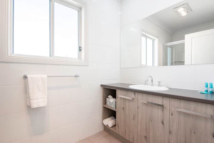 Premium Riverfront Cabins - Waikerie