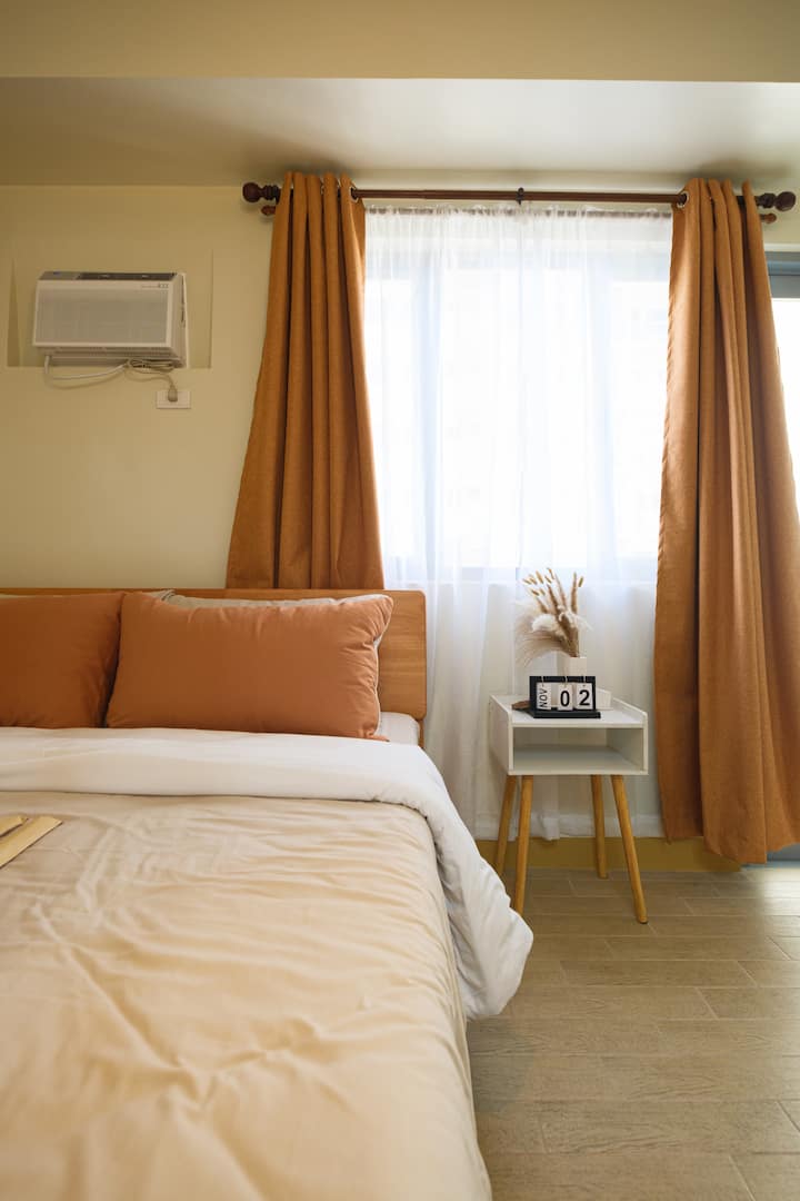 Skyline Stay In Araneta Cubao W/ Karaoke & Netflix - Quezon City