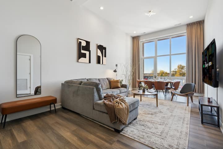 Penthouse•skyline Views •10 Min Downtown Sleeps 15 - Chicago, IL