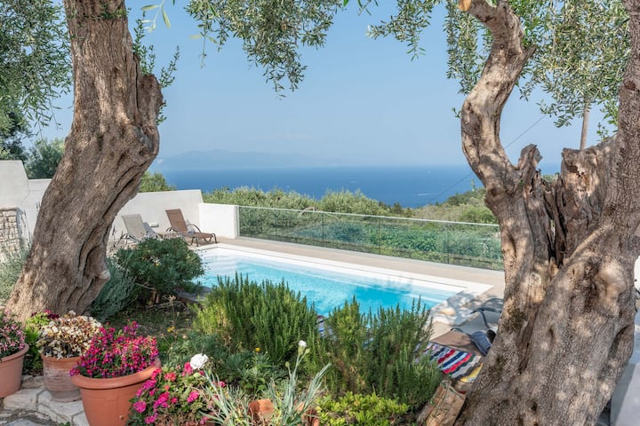 Traditional House With Pool & Sea Views - Paxi