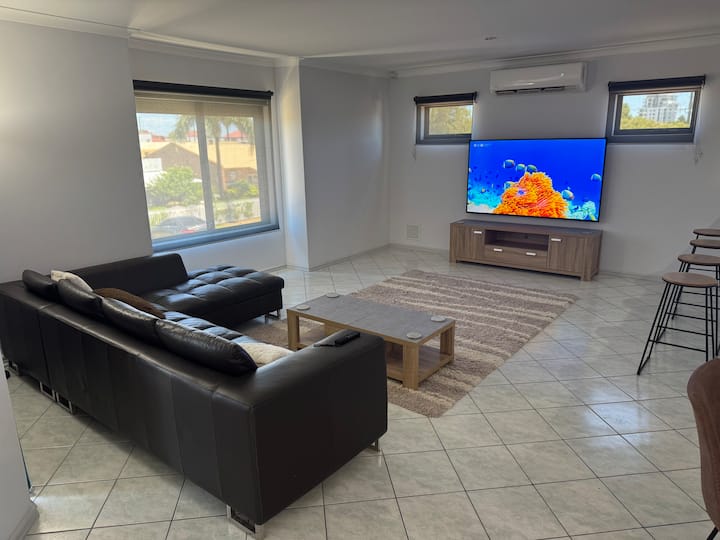 Walk To City Centre And Town Beach - 曼杜拉