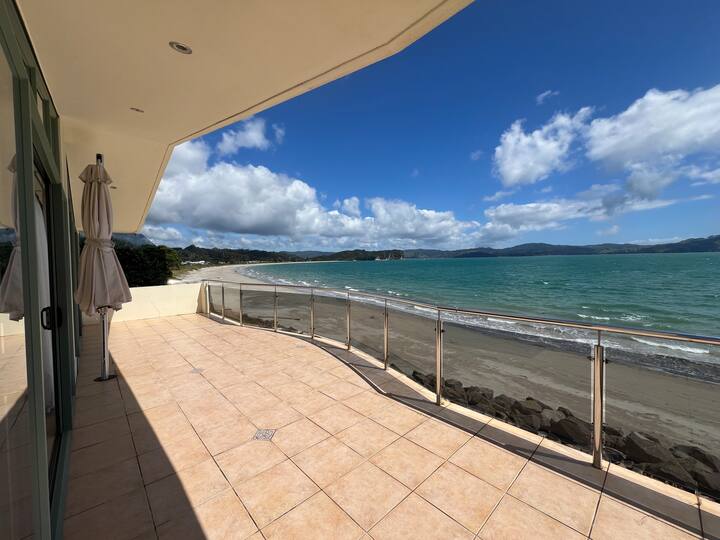 6 Bedroom Beach Front Villa - Hahei