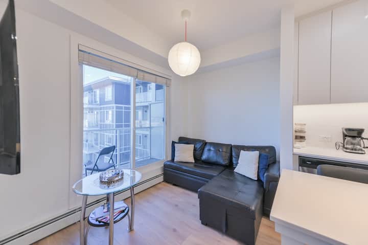 Free Parking | Cozy Modern Condo | 24/7 Gym - Calgary