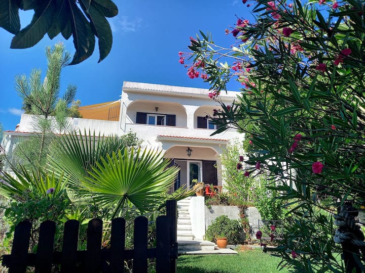 Casa Do Poço - 3 Bedrooms, Private Pool And Garden - Sesimbra