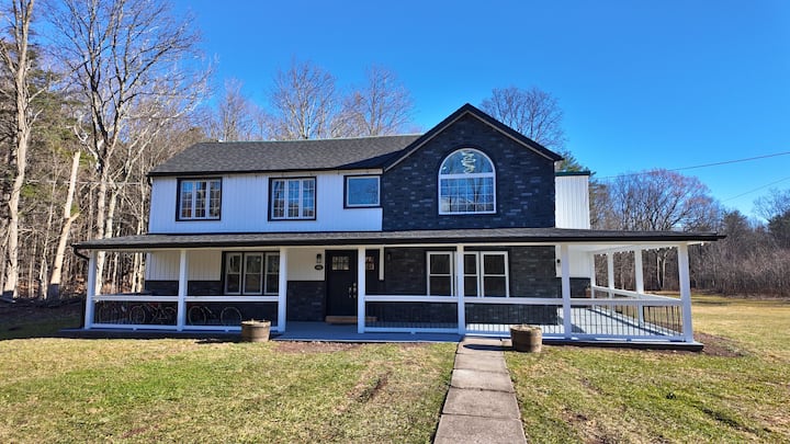 Catskills Escape! Hot Tub, Massage Chairs & Games - Cairo, NY