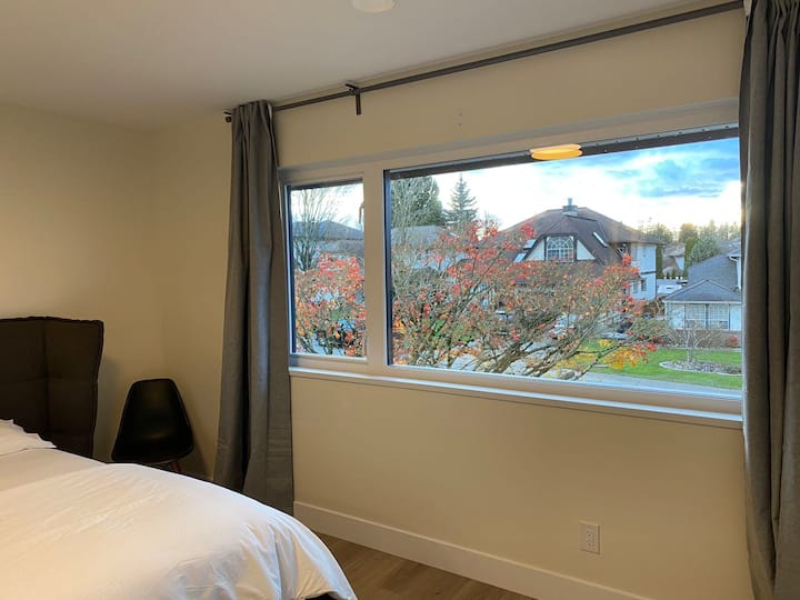Master Room In A Big House With Spacious Spaces - Langley
