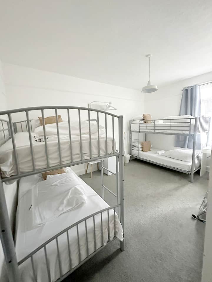 Group Room Ensuite (Bunk Beds) - Brighton