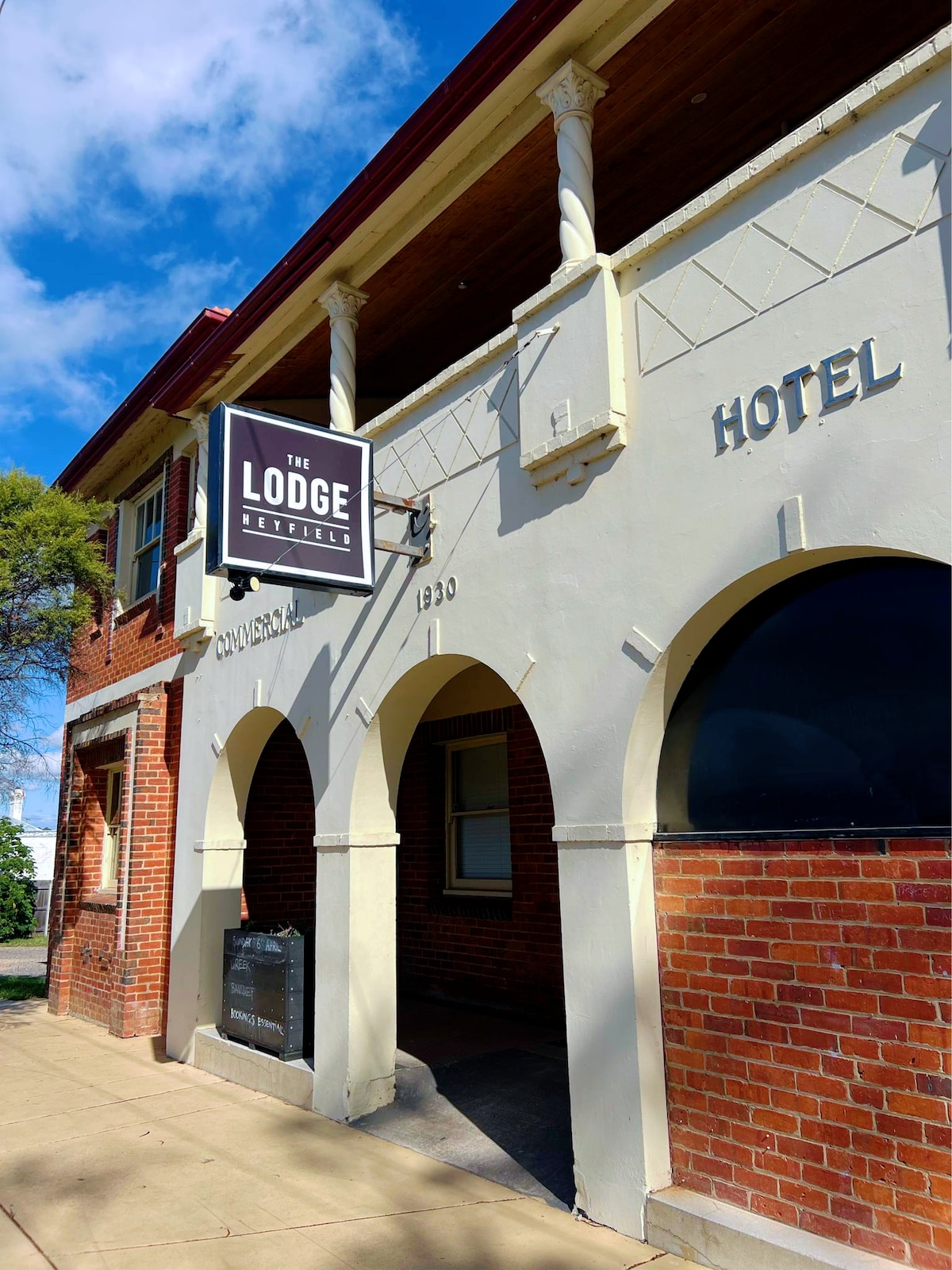 Entire B&B Country Pub Sleeps up to 34 people in Heyfield, Victoria ...