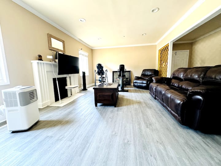 Relax In Style-spacious 3br 2ba With All You Need! - La Verne, CA