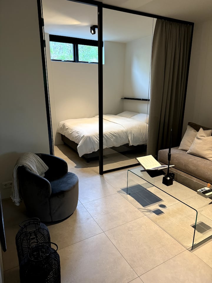 Modern Designer 2br • Walk To Center • Quiet Area - Islande