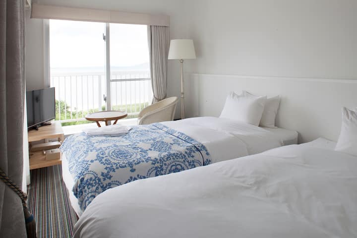 海まで徒歩30秒、長期滞在ok、屋上からの眺めが最高な【with Sea 名嘉真 401】 - Okinawa