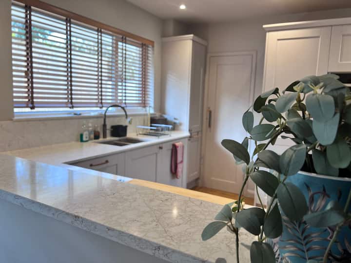 Bungalow Close To Marina & Beaches, Sleeps 6 - Torquay