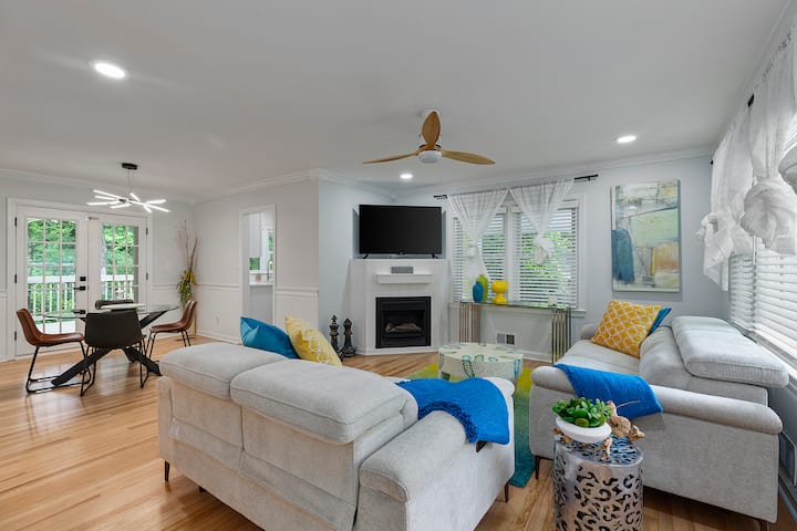 Bright, Stylish Tranquil Hideaway With Cozy Porch - Sandy Springs, GA