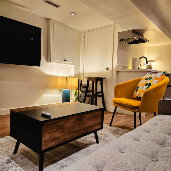 Cozy Toronto Downtown 1br Garden Suite At Danforth - Toronto