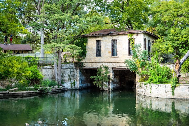 Comfortable Getaway In Historic District Wrd - San Antonio, TX