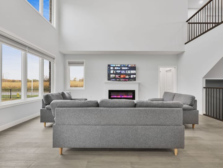 #1 Luxurious & Spacious Modern Home In London, On! - London, Ontario
