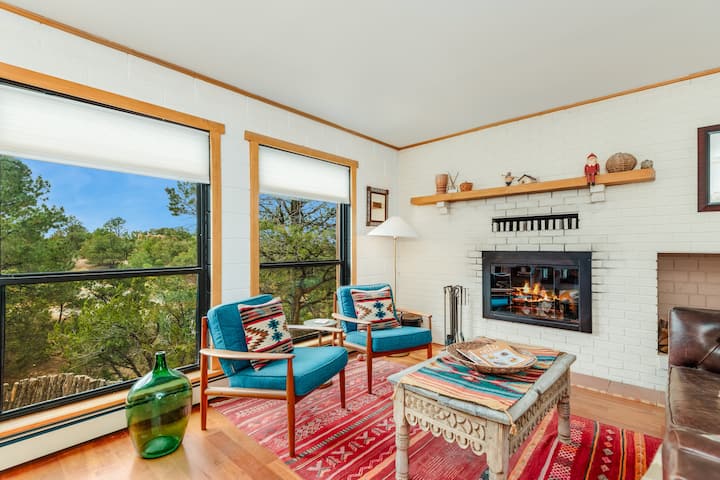 Santa Fe Retreat W/ Hot Tub, Views & Pet Friendly - Santa Fe, NM