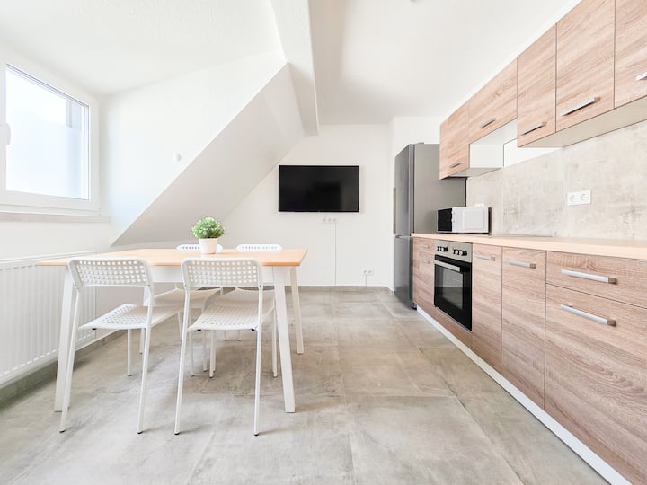 Raj Living - Fitter Apartment In The Attic - 杜伊斯堡