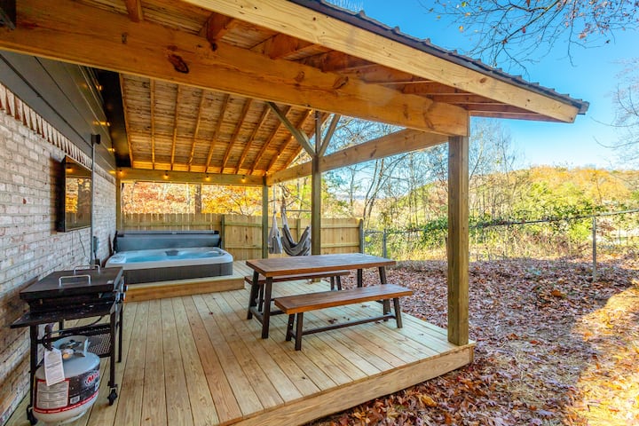 Hill City Hangout - Signal Mountain, TN