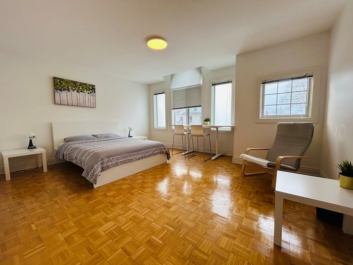 Bright 2br Home | Toronto | Private Stay - Toronto, ON