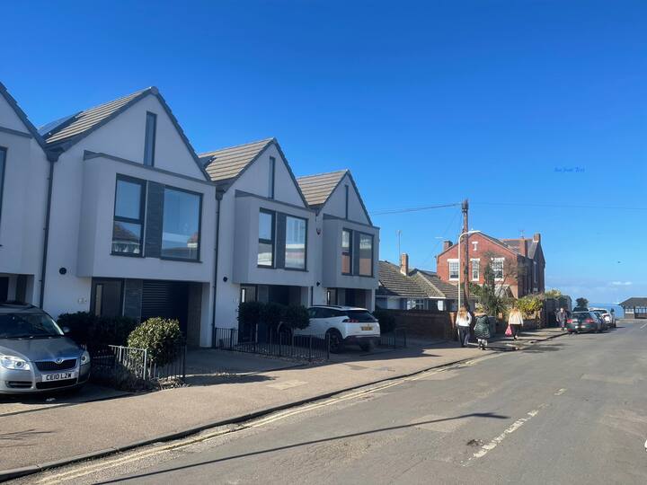 Modern, Luxurious 
House - 2 Minutes To The Sea - Whitstable