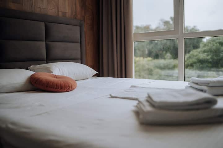 Park View 1br Retreat – 2 Min To Transit And Shops - Moldova