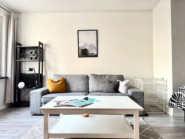 Quiet Haven | Remote Work, Doorstep Parking, 30m2 - Helsinki