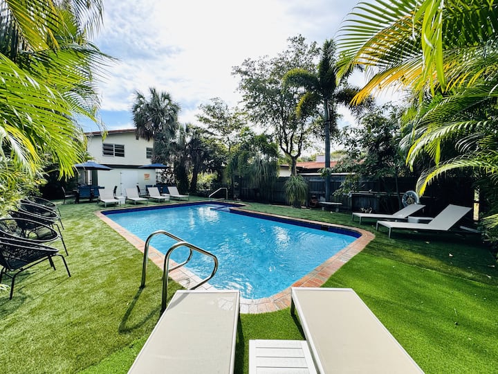 Cute & Cozy 1 Br Apt W/shared Pool Access/parking - Broward County, FL