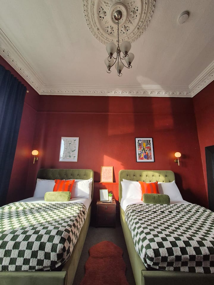 Stylish Digbeth Apartment - Sleeps 12 - Solihull