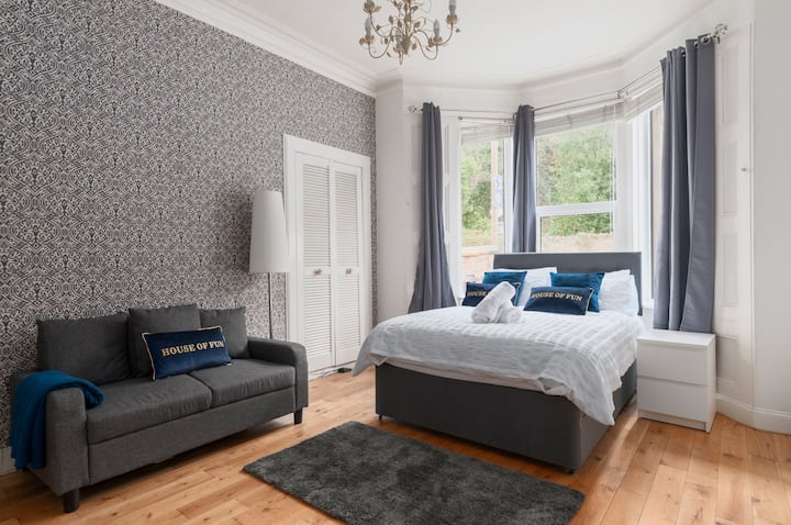 3 Bed Bungalow, Sleeps 6, Free Parking With Garden - Edinburgh
