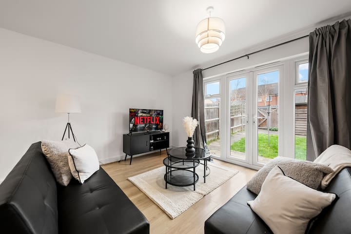 Charming 3br House | Rg2 | Free Parking | Sleeps 8 - Reading