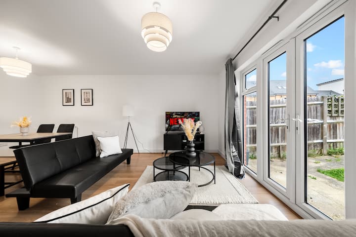 Charming 3br House | Rg2 | Free Parking | Sleeps 8 - Reading