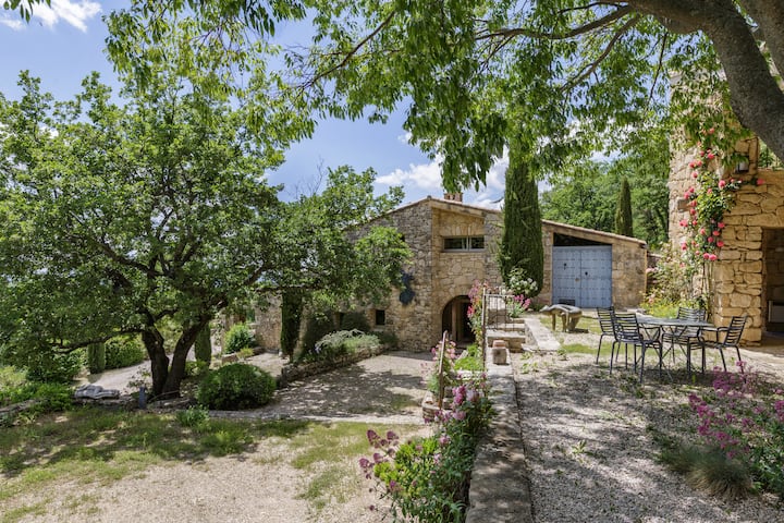 Maison De Nathalie Dentelles De Montmirail - France