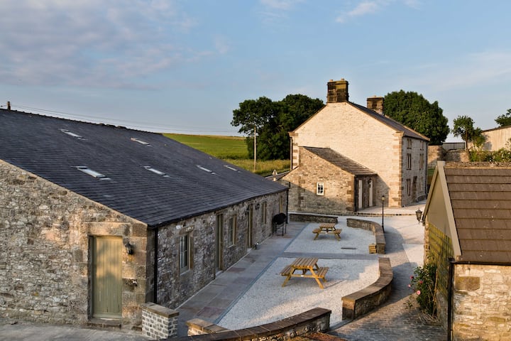 Sleeps 26 | Stunning Barn In Rural Peak District - Bakewell
