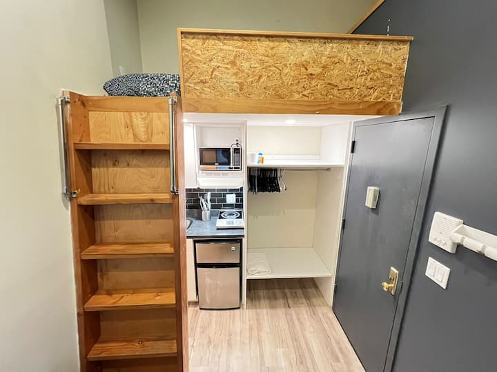 Times Square Tiny Shared Bath Private Studio #5518 - New York City