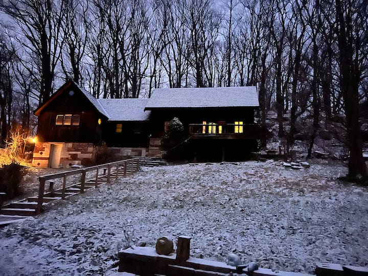 Nature Lover’s Cabin Retreat | 24acres W/trails - Athens, OH