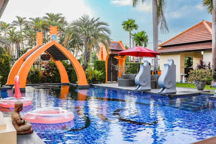 Tropical Classic Garden Pool Retreat Villa - Pattaya